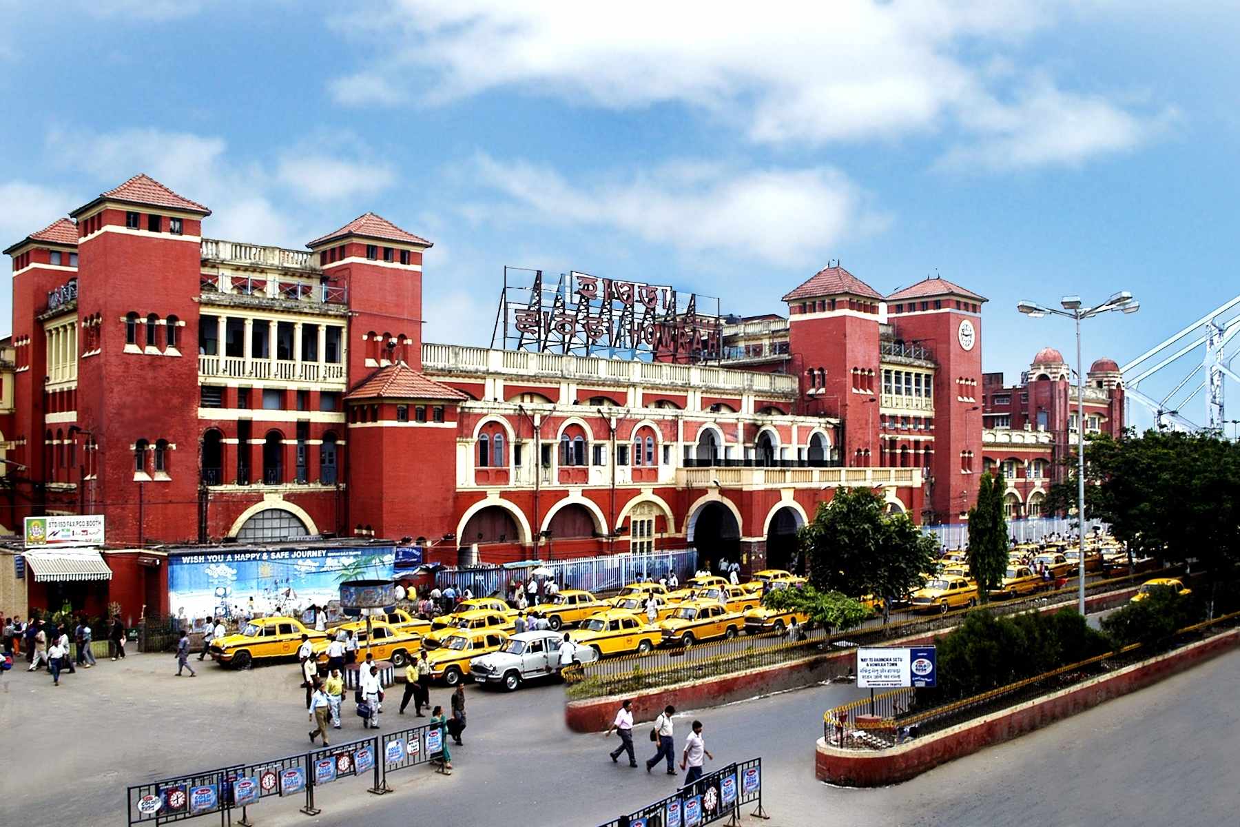 Top 10 Biggest Railway Station in India